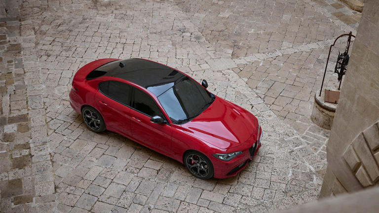 Alfa Romeo's New "Junior" Flagship SUV Caps Off Its Gorgeous INTENSA Series