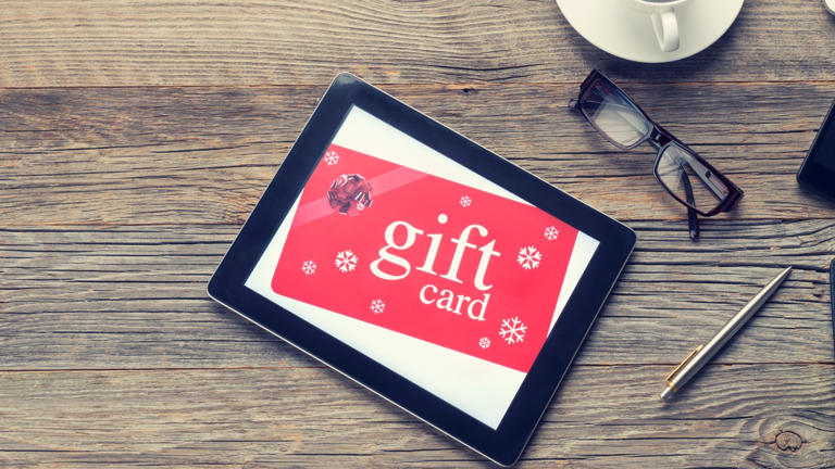 4 Common Gift Card Scams: Learn How to Spot Them & Avoid Being a Victim