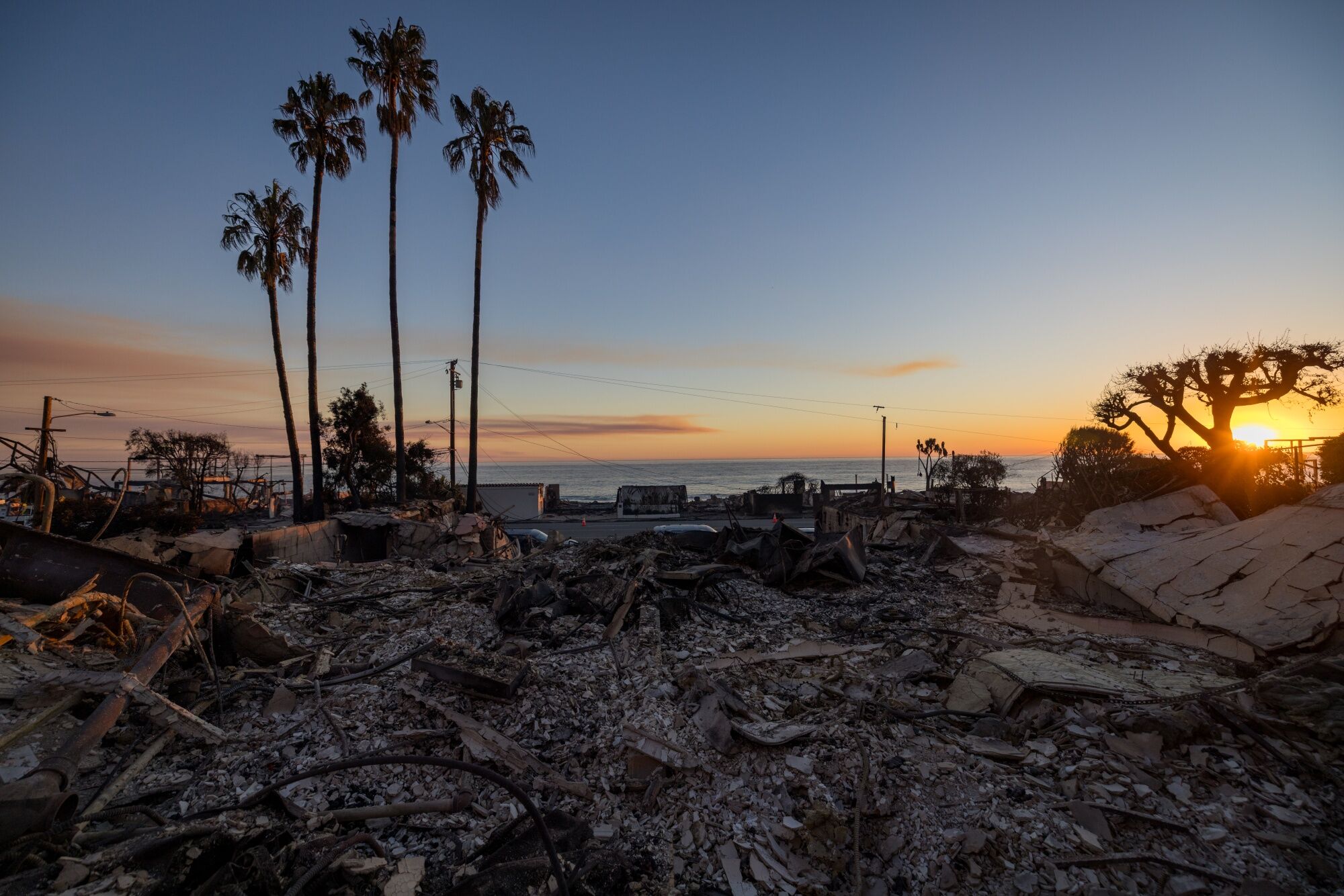 Fires Threatening More Neighborhoods: LA Disaster in Pictures