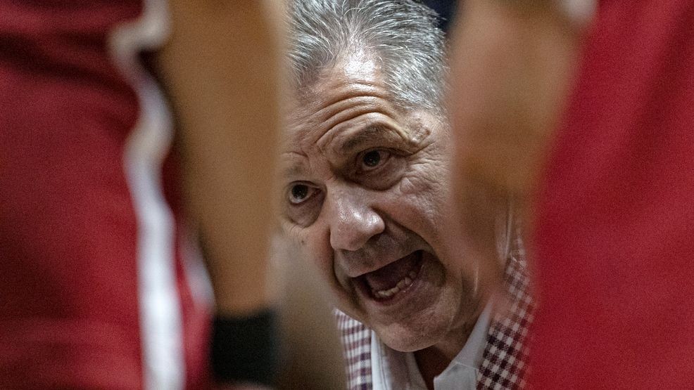 Arkansas Razorbacks take on Kansas Jayhawks in first round of NCAA ...