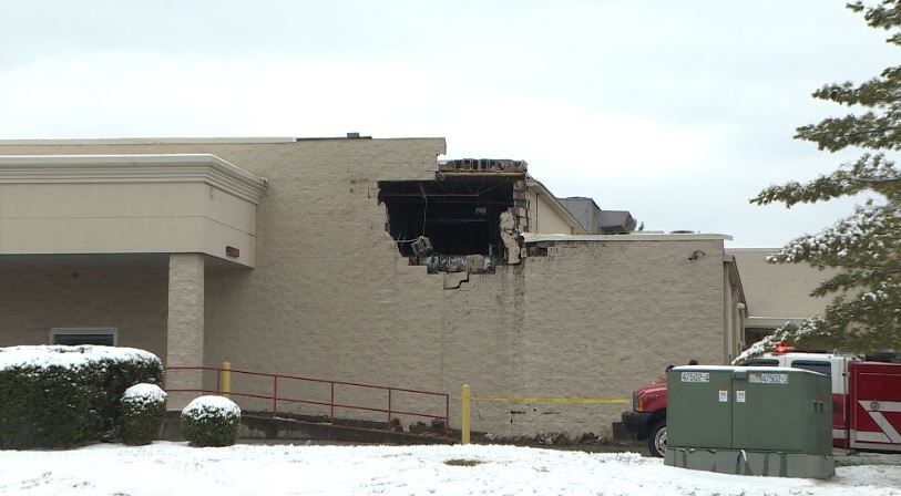 Two dead after car crashes into Oak Ridge Food City, city says