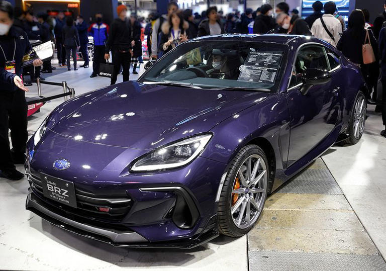 ブレンボ製ブレーキを標準装備 スバルBRZに紫のボディ・カラーをまとった特別仕様車、STIスポーツ・パープル・エディションが登場