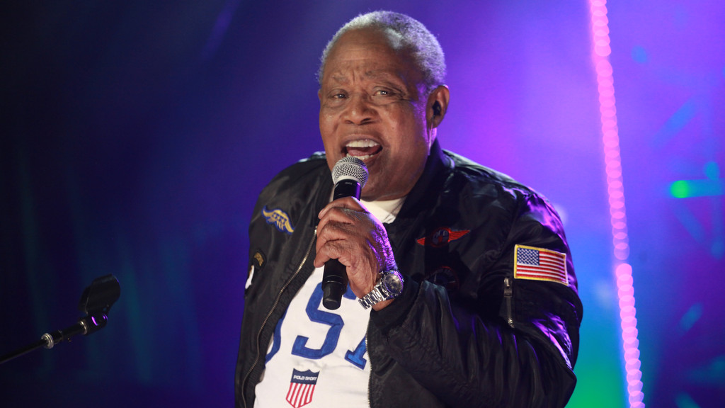 Bruce Springsteen pays tribute to Sam Moore