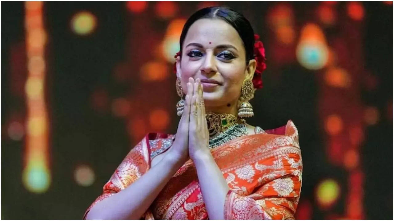 Kangana Ranaut gets emotional as Shreya Ghoshal sings Soniyo that ...