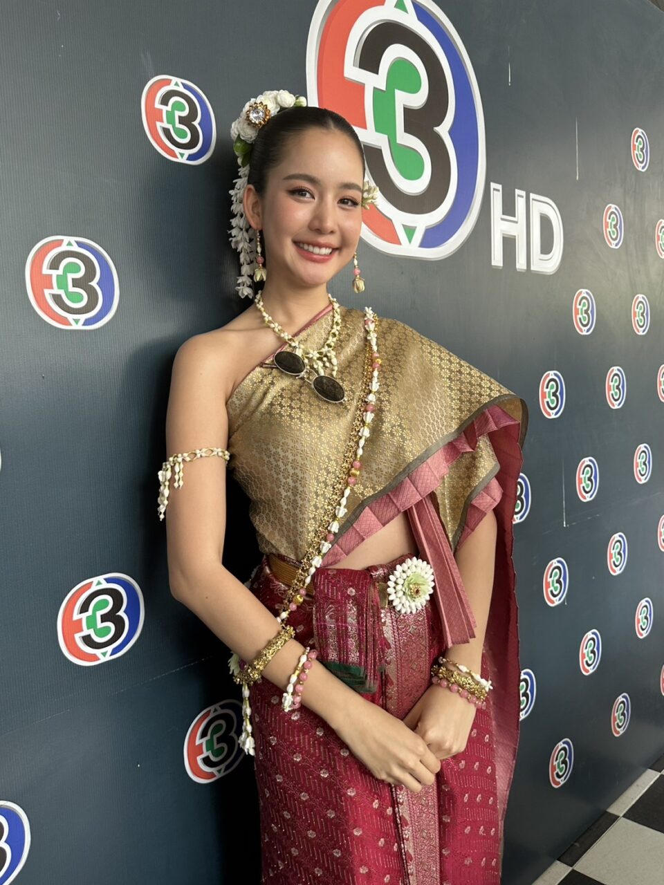 ‘โบว์ เมลดา’ เผย ‘แม่อาเล็ก’ ถามพร้อมแต่งหรือยัง ย้ำเป็นเรื่องอนาคต ขอ ...