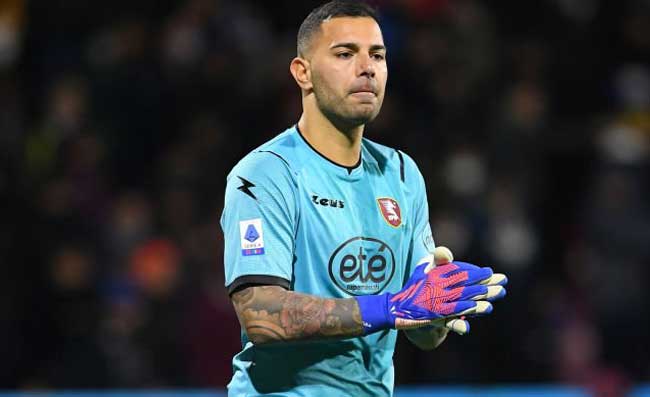 La Salernitana perde ancora, tifosi furiosi con Sepe: "Disastro, se ne ...