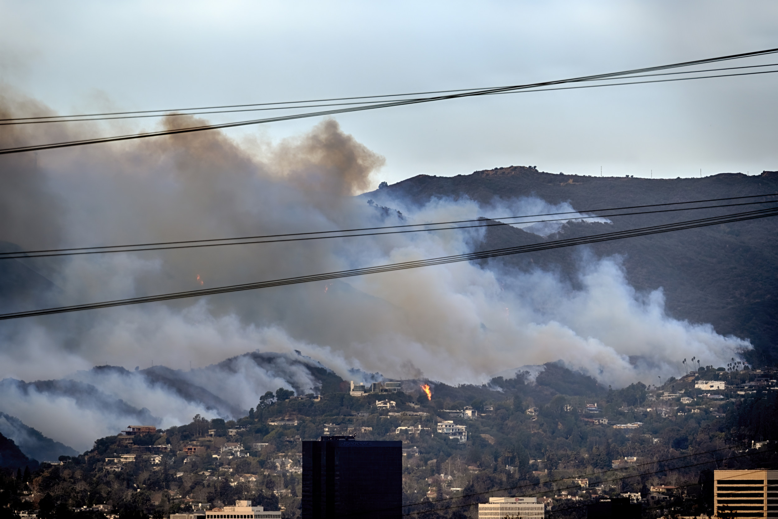 Palisades Fire Latest: Celebrity Homes Under Threat As Blaze Spreads