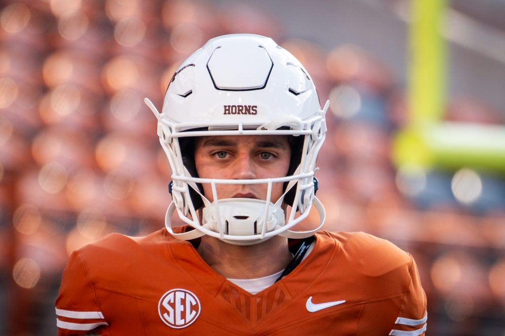 Referees missed clear penalty against Arch Manning