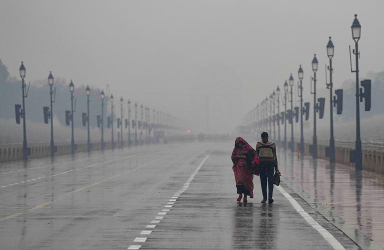 Delhi Weather News: National Capital Wakes Up To Chill And Light Rain On Tuesday, IMD Issues ...