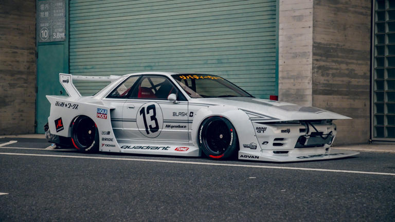 Liberty Walk Gives Nissan Skyline R32 A Wildly Sharp Makeover