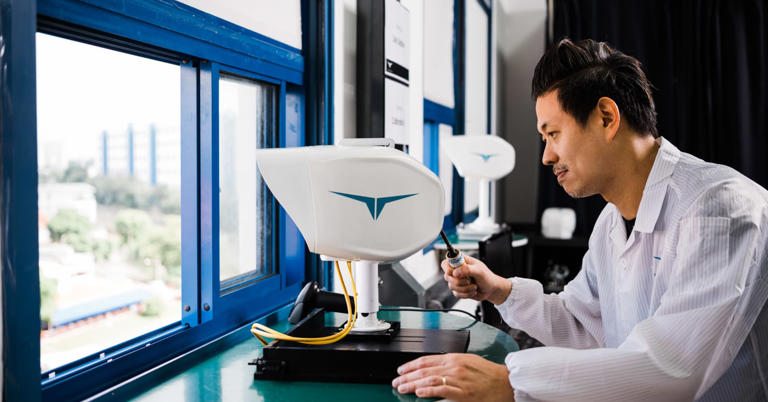 This 36-year-old sci-fi 'nerd' quit his banking job to start a deep ...