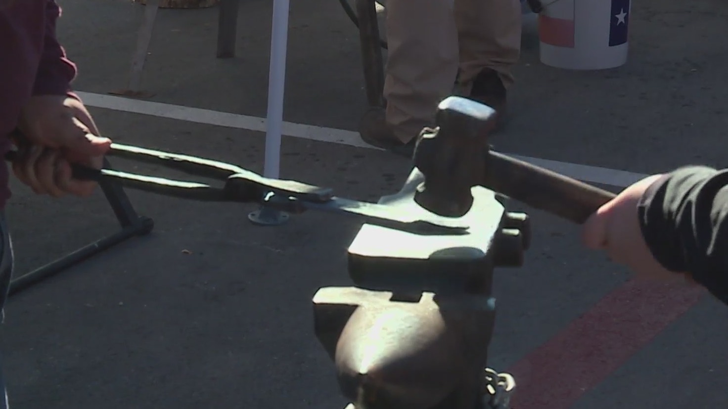 Veterans make blades with the Forging Forward Foundation