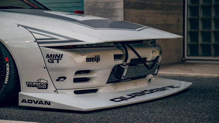 Liberty Walk Gives Nissan Skyline R32 A Wildly Sharp Makeover