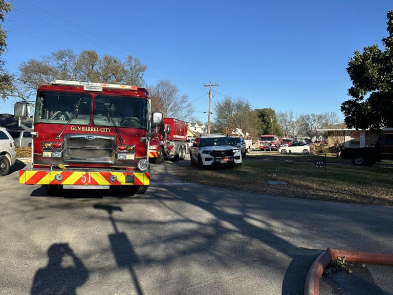 Mabank crew responds to structure fire; family of 9 displaced