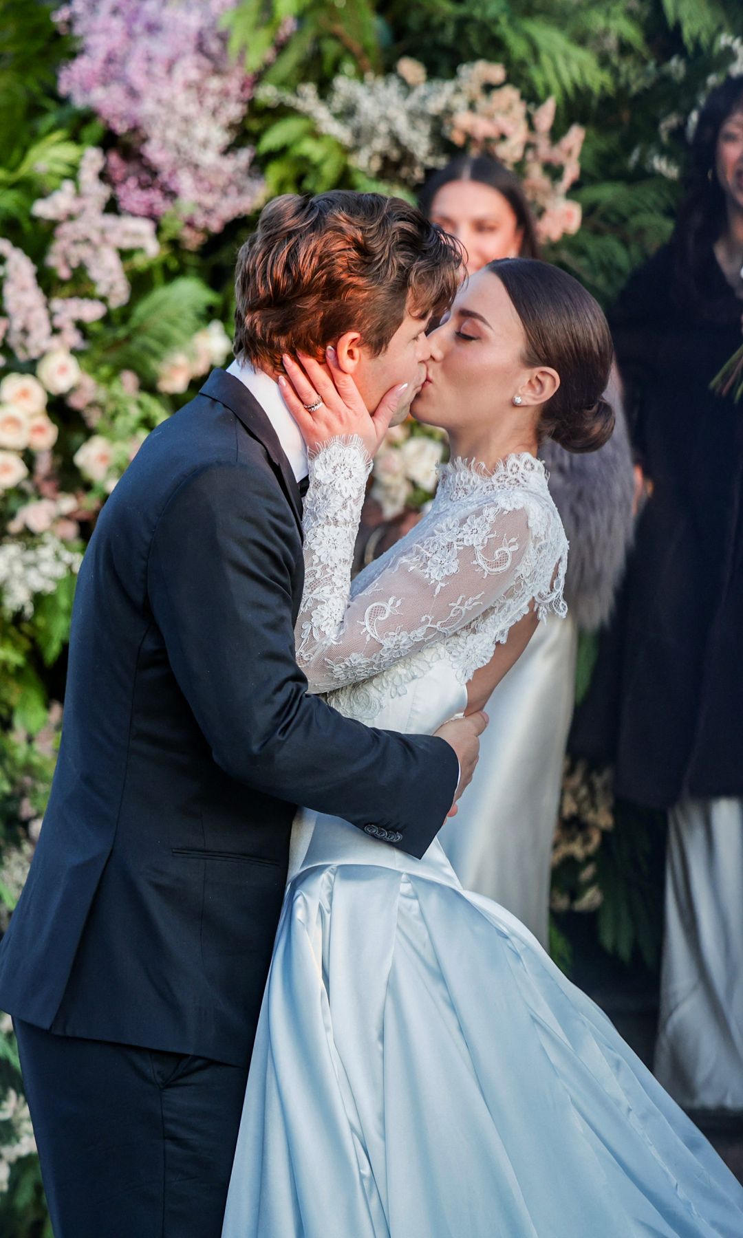 Todos los detalles del look nupcial de Ella Victoria Malone en su boda ...