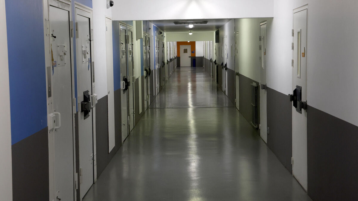 « Elle nous confiait avoir vu la mort » : une surveillante prise en ...