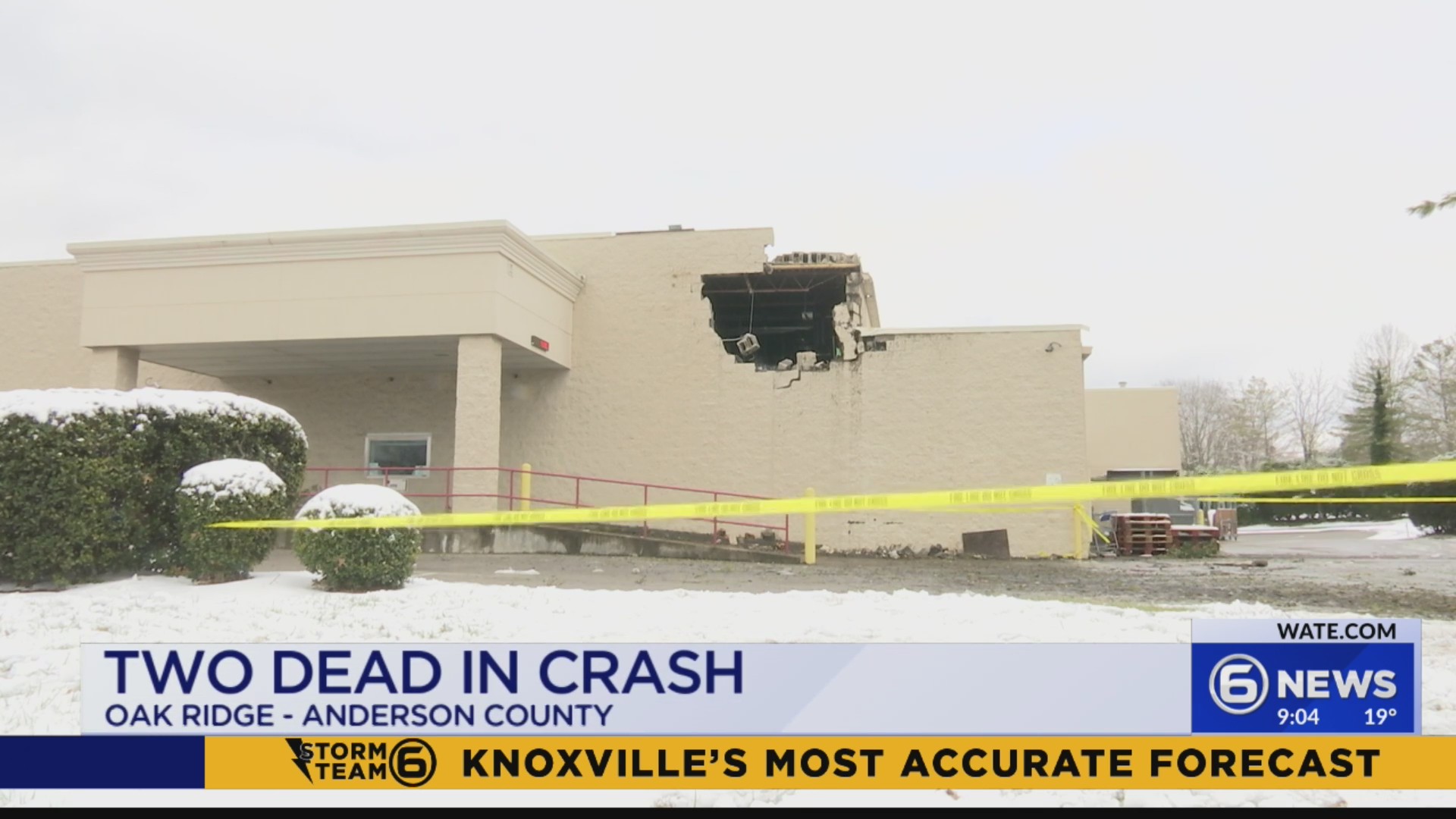 Two dead after car crashes into Oak Ridge Food City
