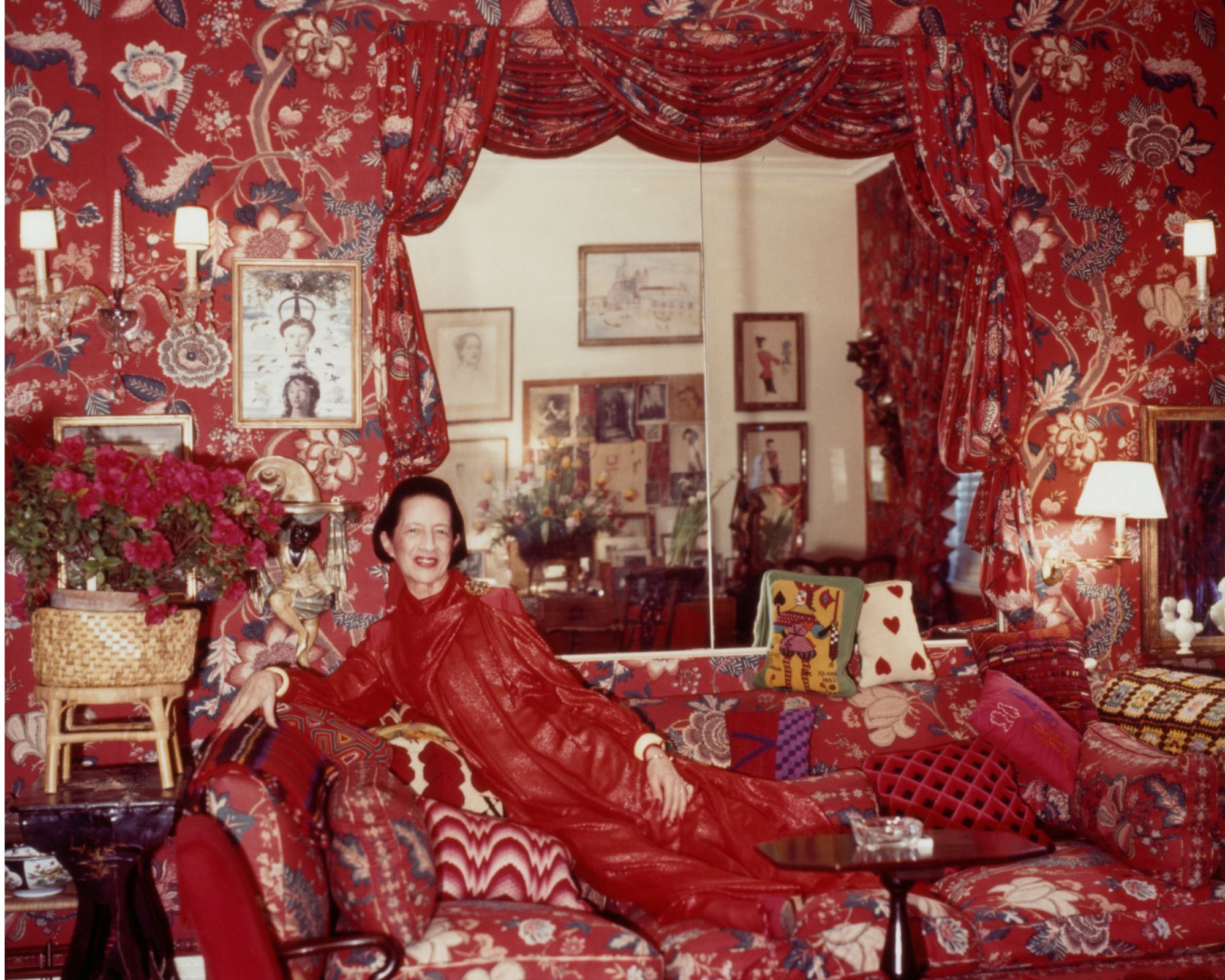 Diana Vreeland's iconic 'Garden in Hell' living room demonstrates the ...