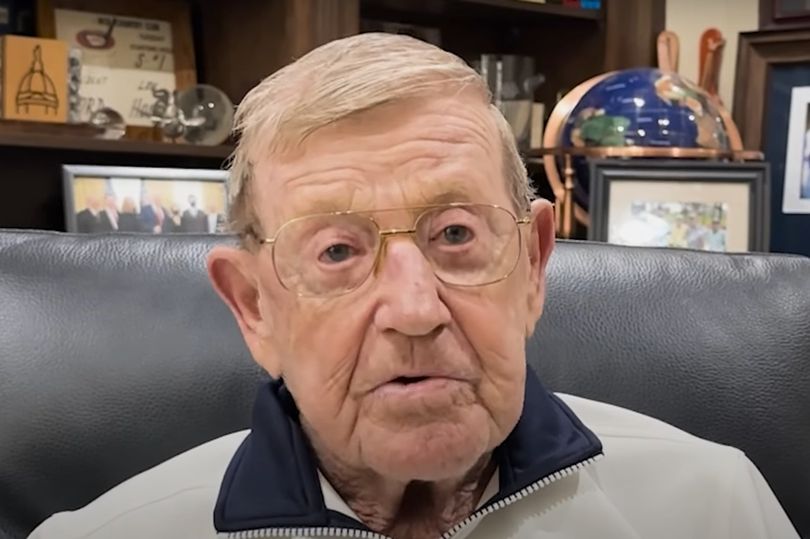 Notre Dame legend Lou Holtz provides health update as Ohio State plans ...