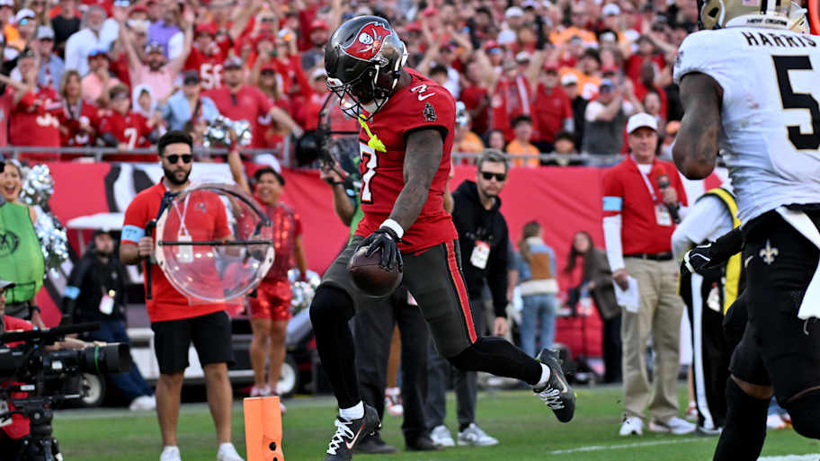 Buccaneers Score Second TD of Night on Bucky Irving Touchdown Pass