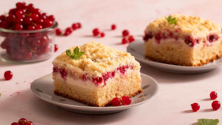 Kdy se dává na koláč drobenka? Poradíme správný čas, kdy s ní koláč ozdobit