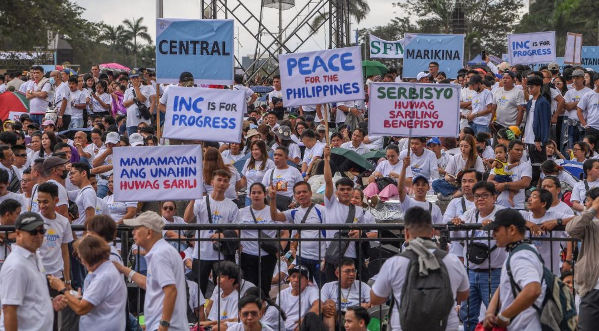 Philippine religious group rallies in Manila to oppose moves to impeach ...