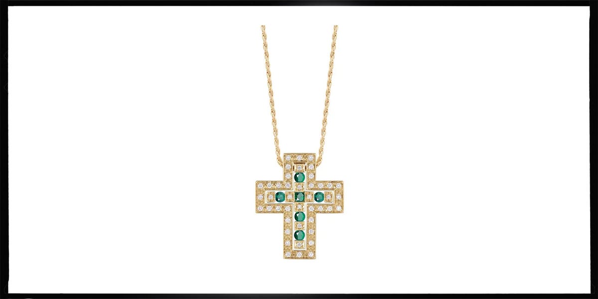 Le 6 collane a croce per l'Inverno 2025