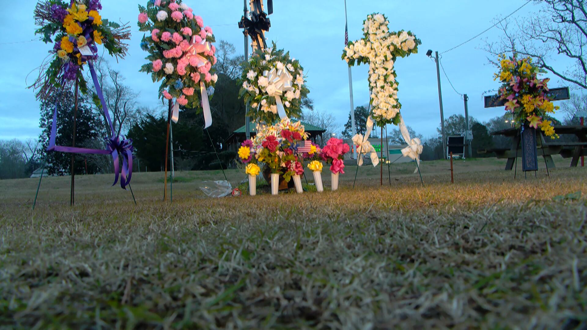 State Line holds prayer vigil to honor triple murder victims