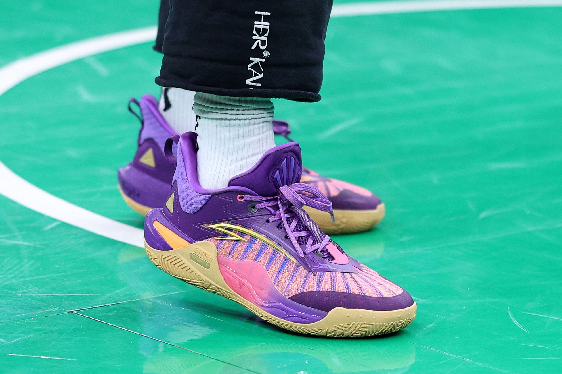 Kyrie Irving’s Anta Shoes See Surge in Demand After Nike Split