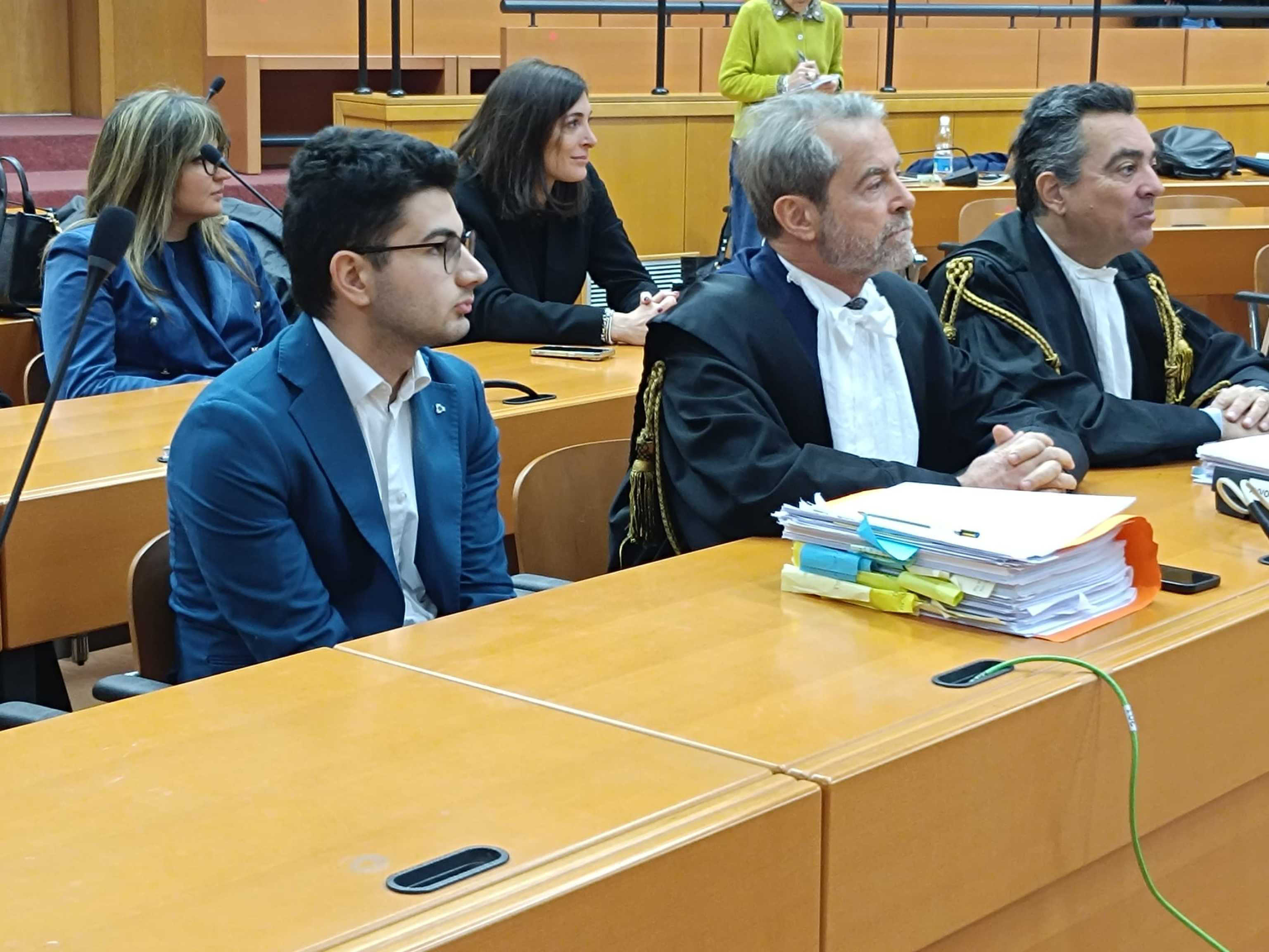 Uccise il padre per difendere madre, assolto a Torino Uccise il padre per difendere madre, assolto a Torino
