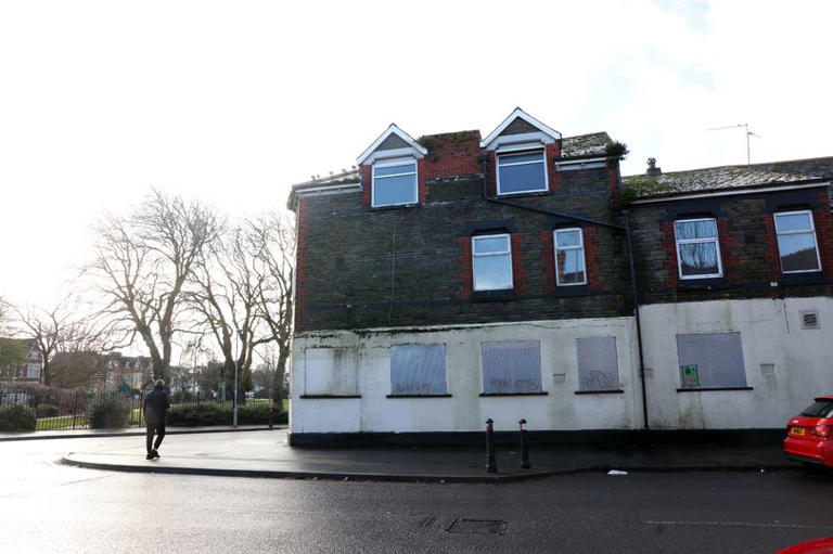 The Cardiff social club still boarded up four years after permission ...