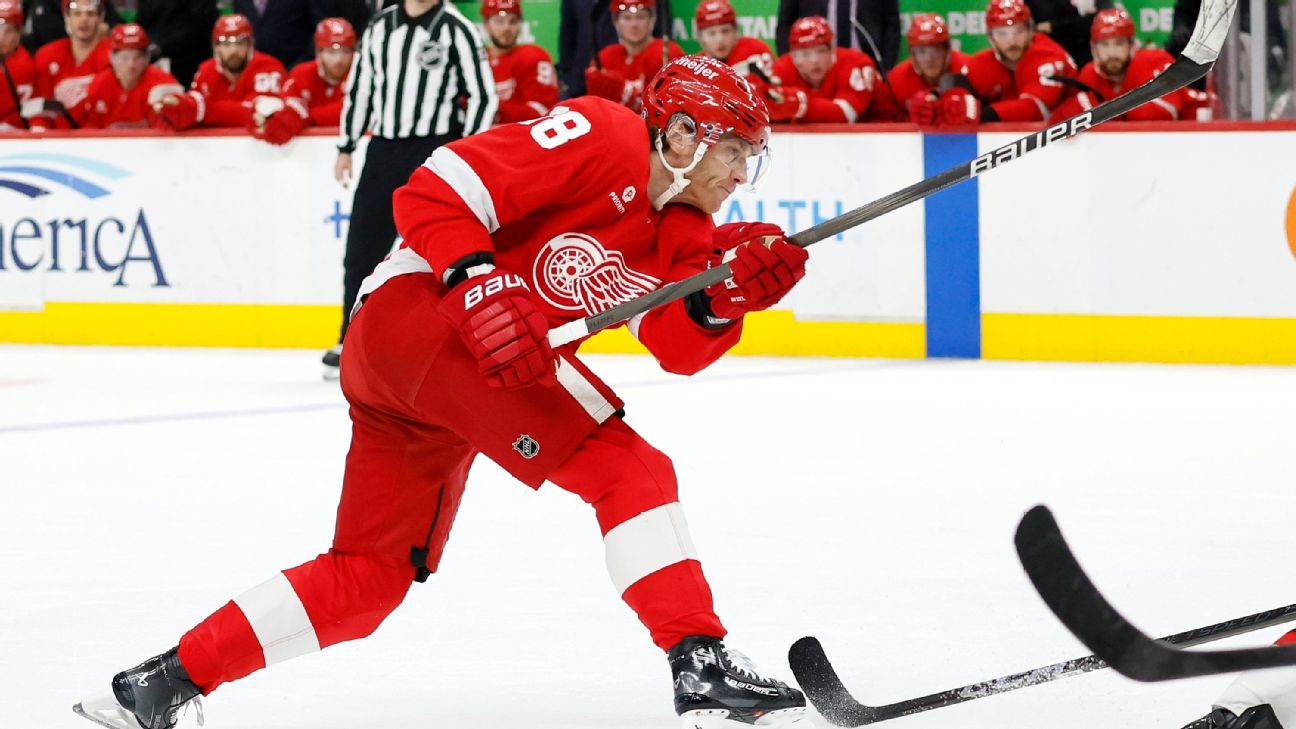 Fantasy hockey waiver picks: Kane, Red Wings flying high