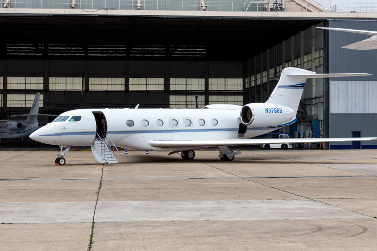 Gulfstream Opens Up New Service Center At Mesa Airport