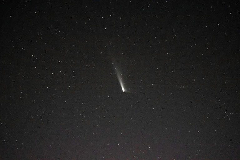This once-in-a-lifetime comet is passing Earth today — it won’t be ...