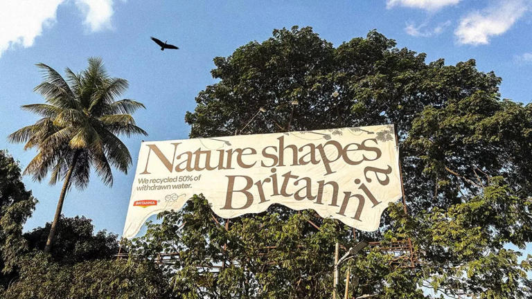 Tree-shaped, inspiring billboards impress the internet with eco ...