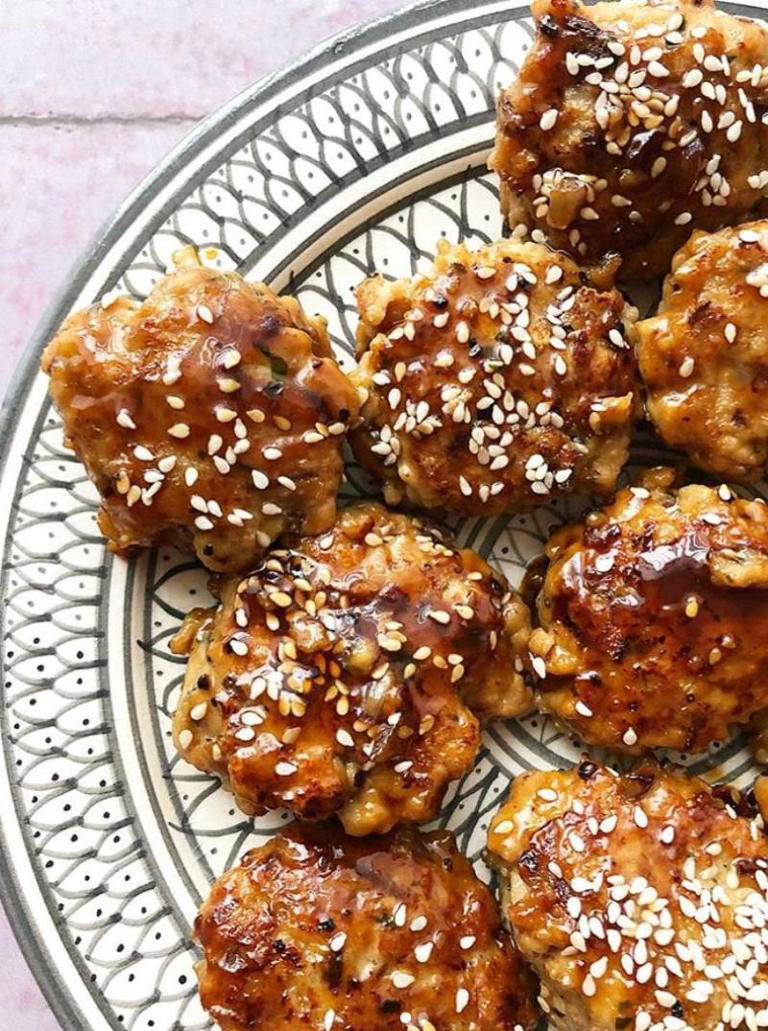 Sådan laver du saftige kyllingeboller med asiatisk twist: Perfekte til ...