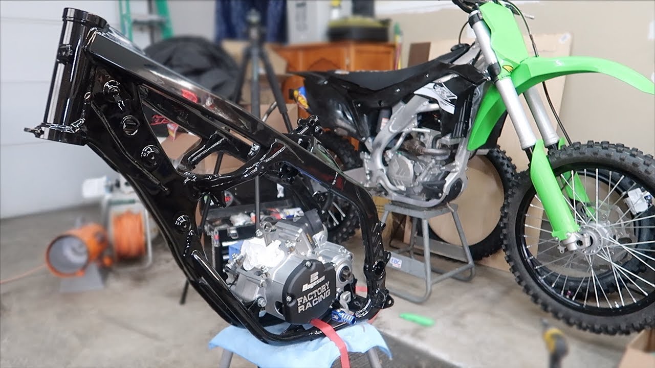 KX125 BUILD PT.7 | ENGINE'S DONE + THE BIKE'S TAKING SHAPE!