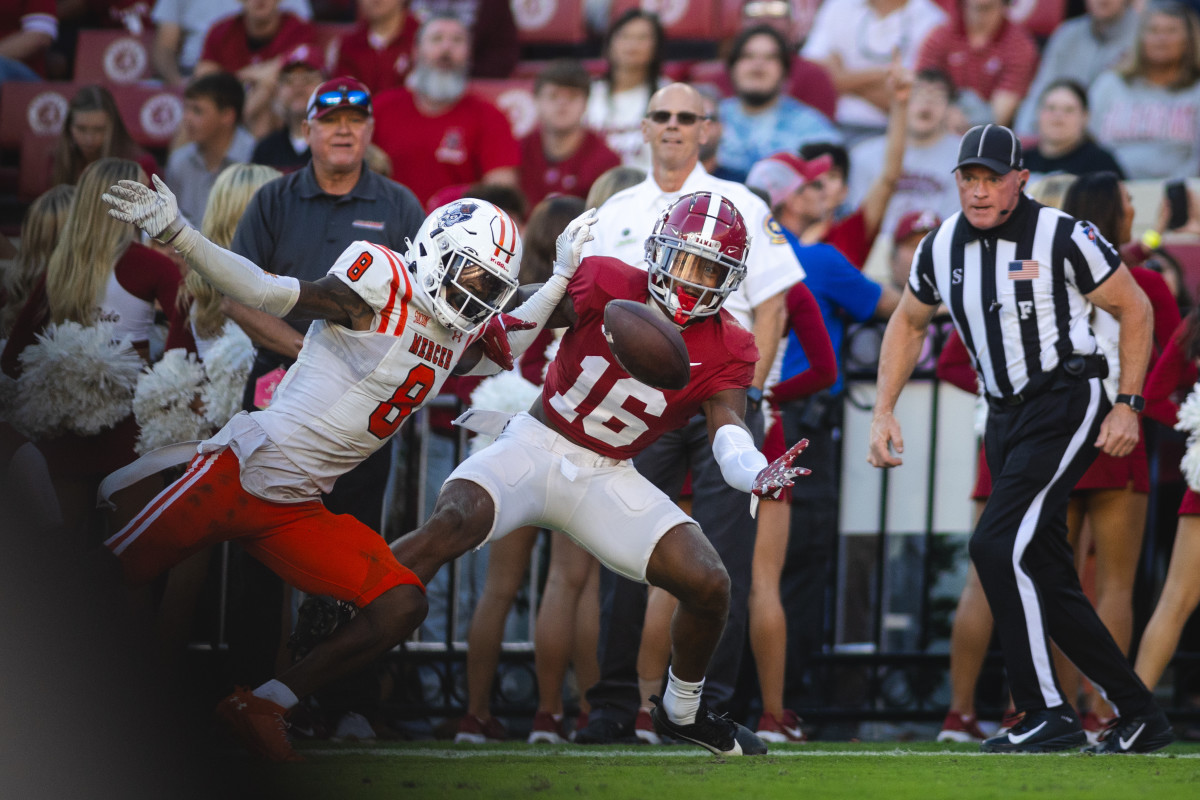 College Football Playoff Team Lands Commitment From Former Alabama WR