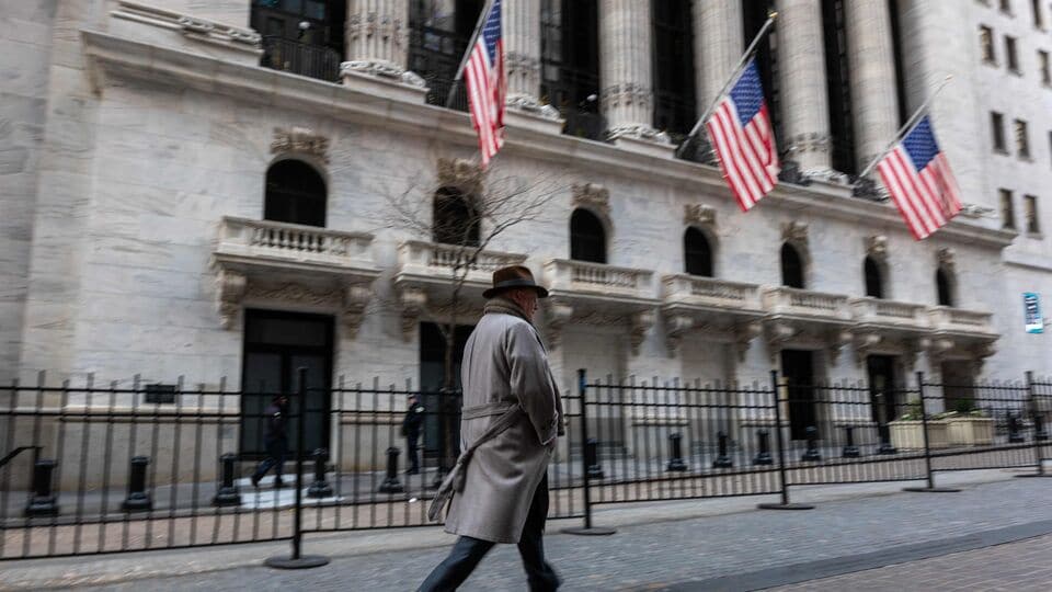 Wall Street today: US stocks edge lower on worries over Fed’s hawkish ...