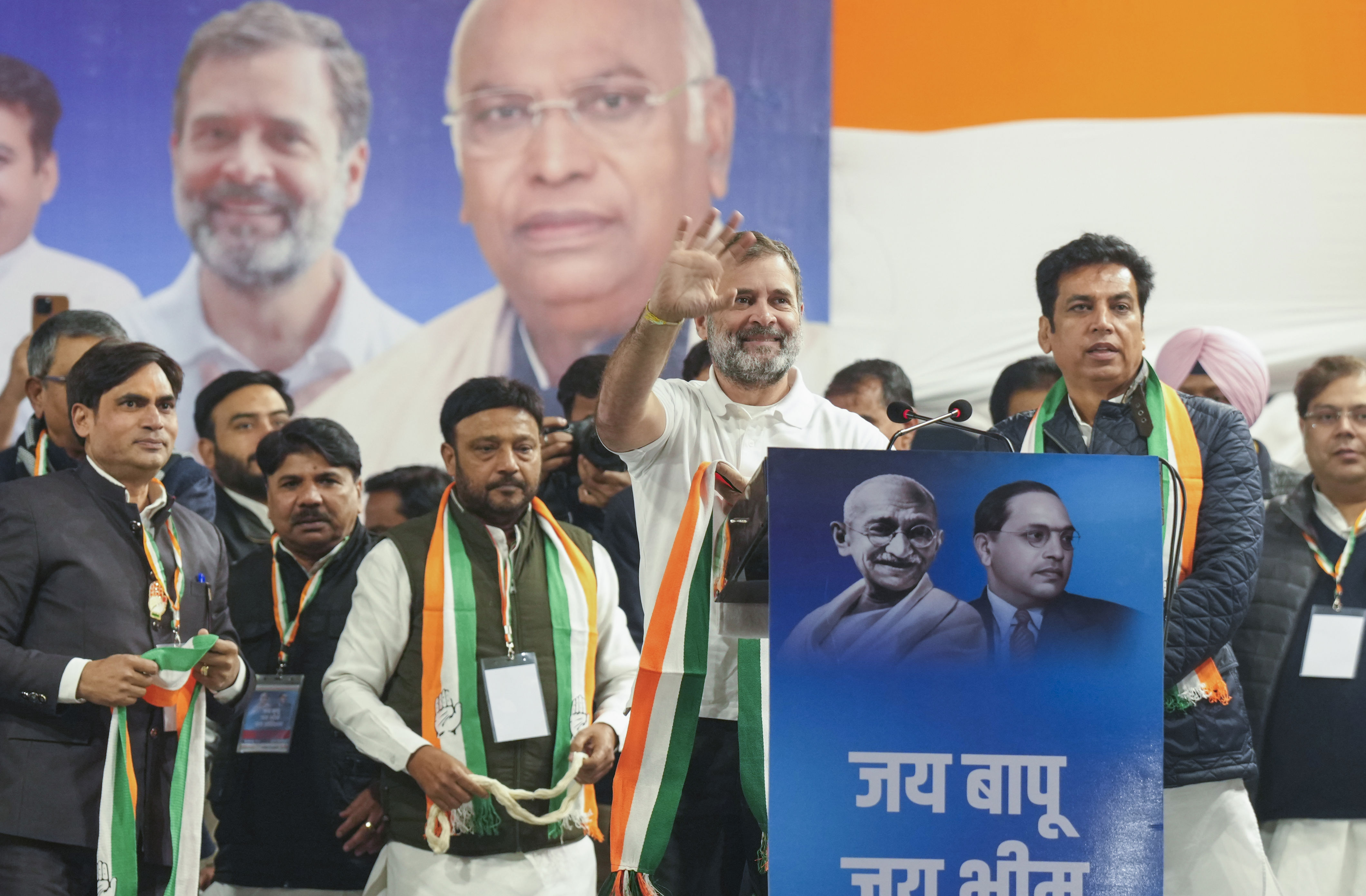 Kejriwal following Modi's strategy of propaganda, false promises: Rahul ...