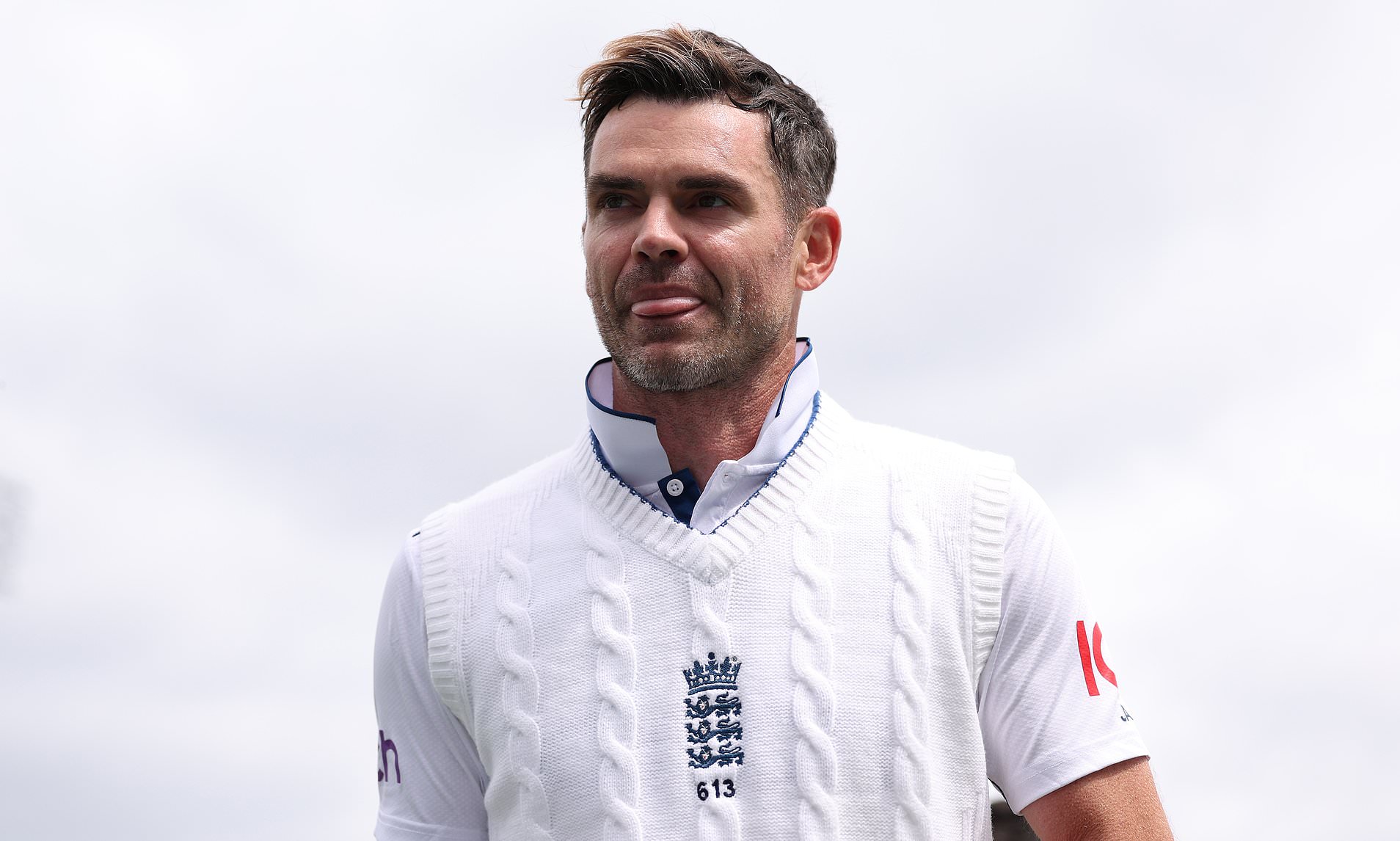 Jimmy Anderson signs new deal with Lancashire to continue playing past ...