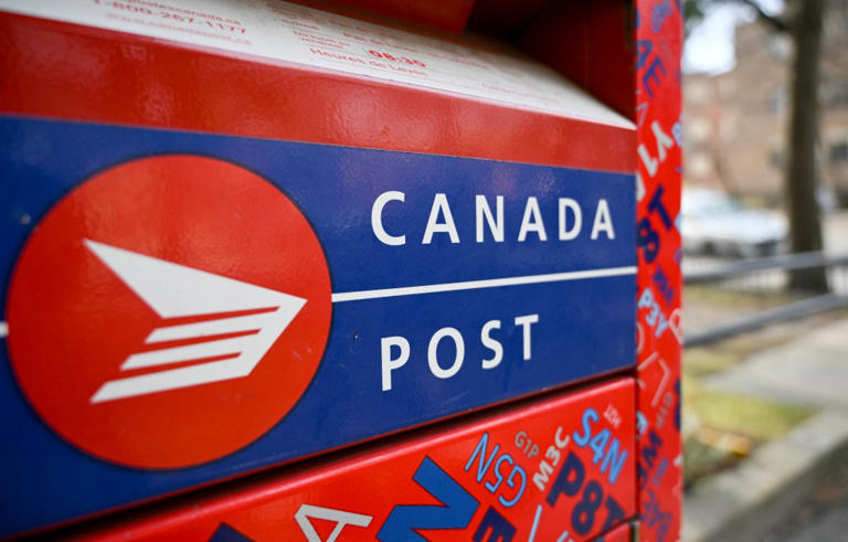 Canada Post and its 2nd largest union reach agreement
