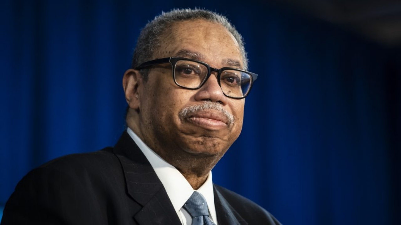 Dorval Carter to retire as president of Chicago Transit Agency at end ...