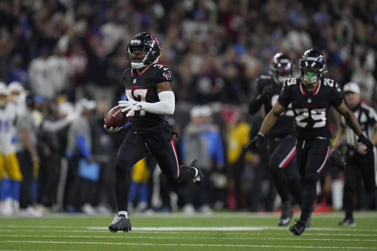 Stroud salvages busted play to give Texans momentum in wild-card ...