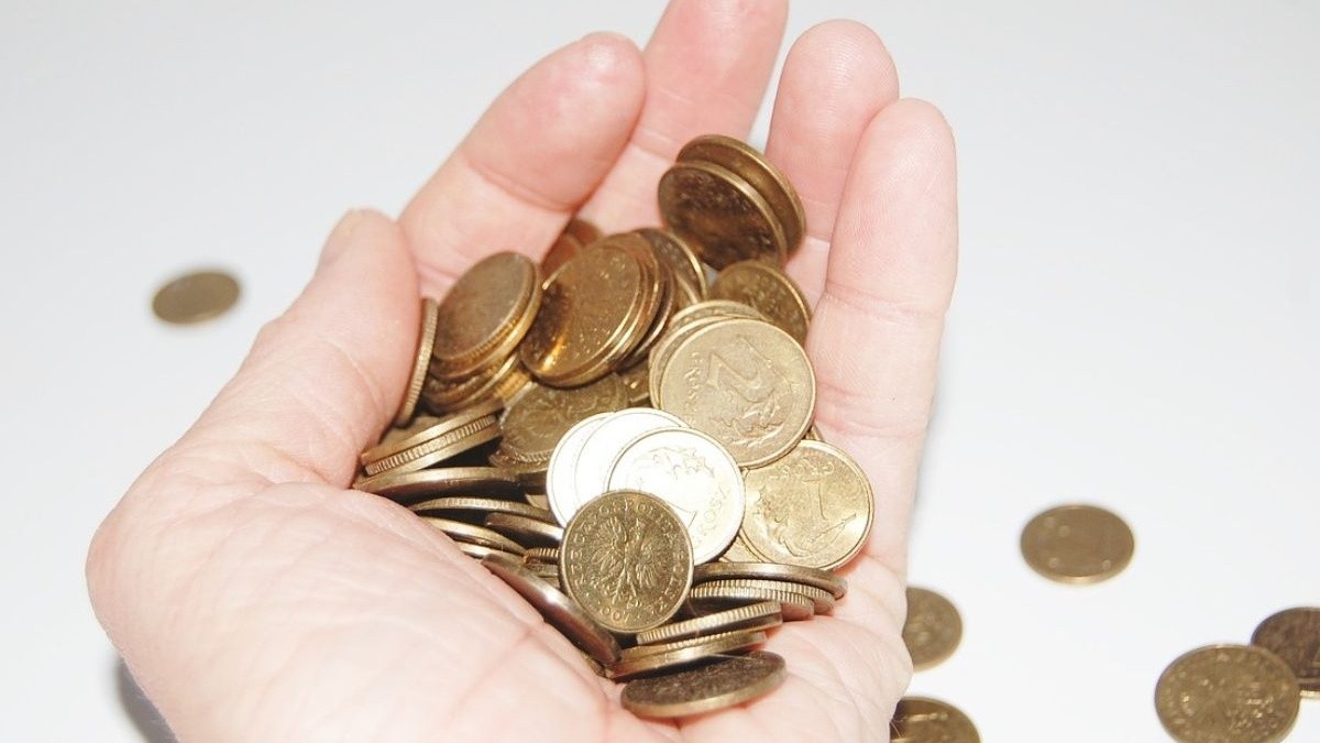 Guide to Control Money Inflows and Outflows in a Business