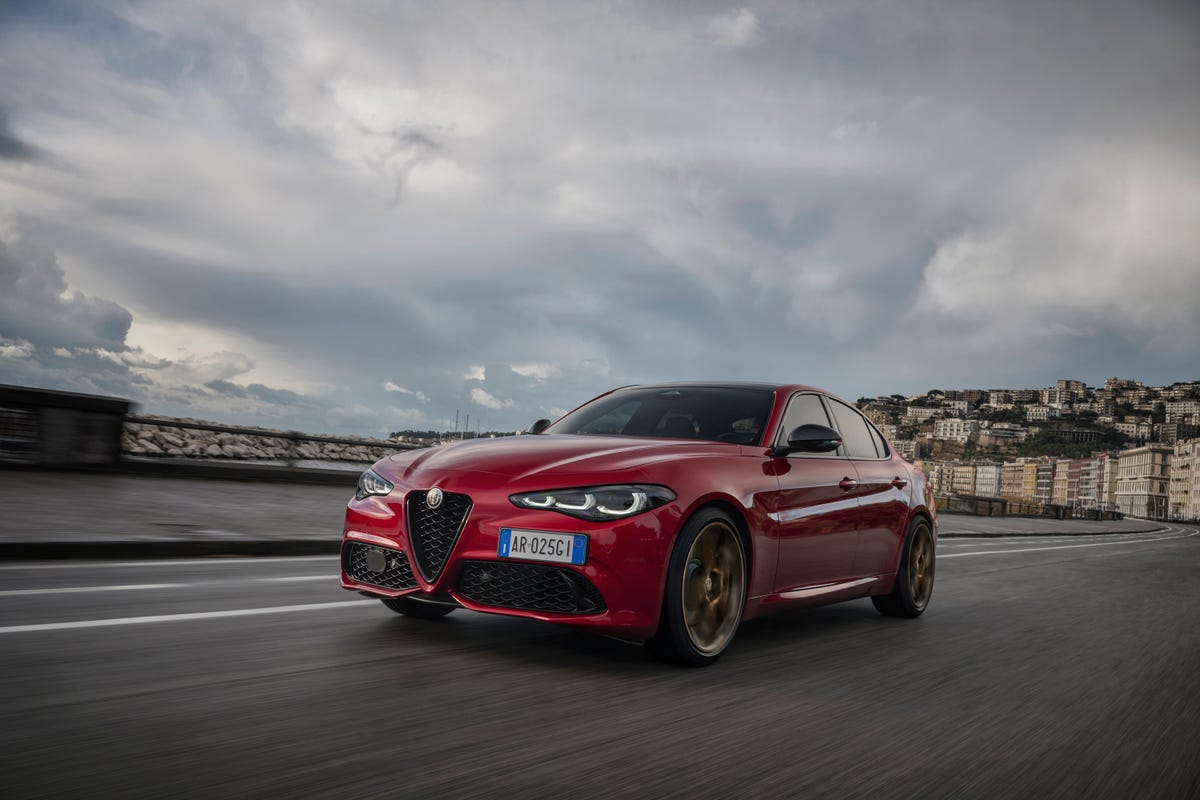 Gallery: 2025 Alfa Romeo Giulia Intensa Photos