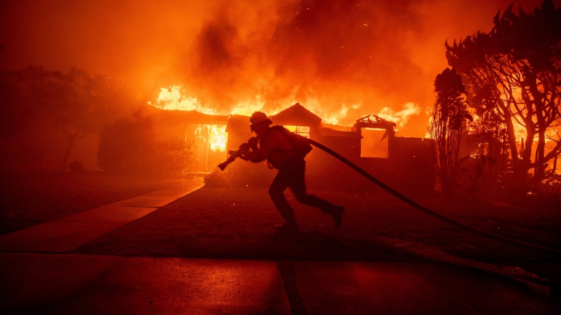 ‘Thousands of firefighters’ battling flames before high winds return in ...