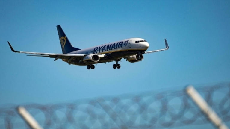 Αεροσκάφος της Ryanair προσγειώθηκε στο Μάντσεστερ με καύσιμα για μόλις ...