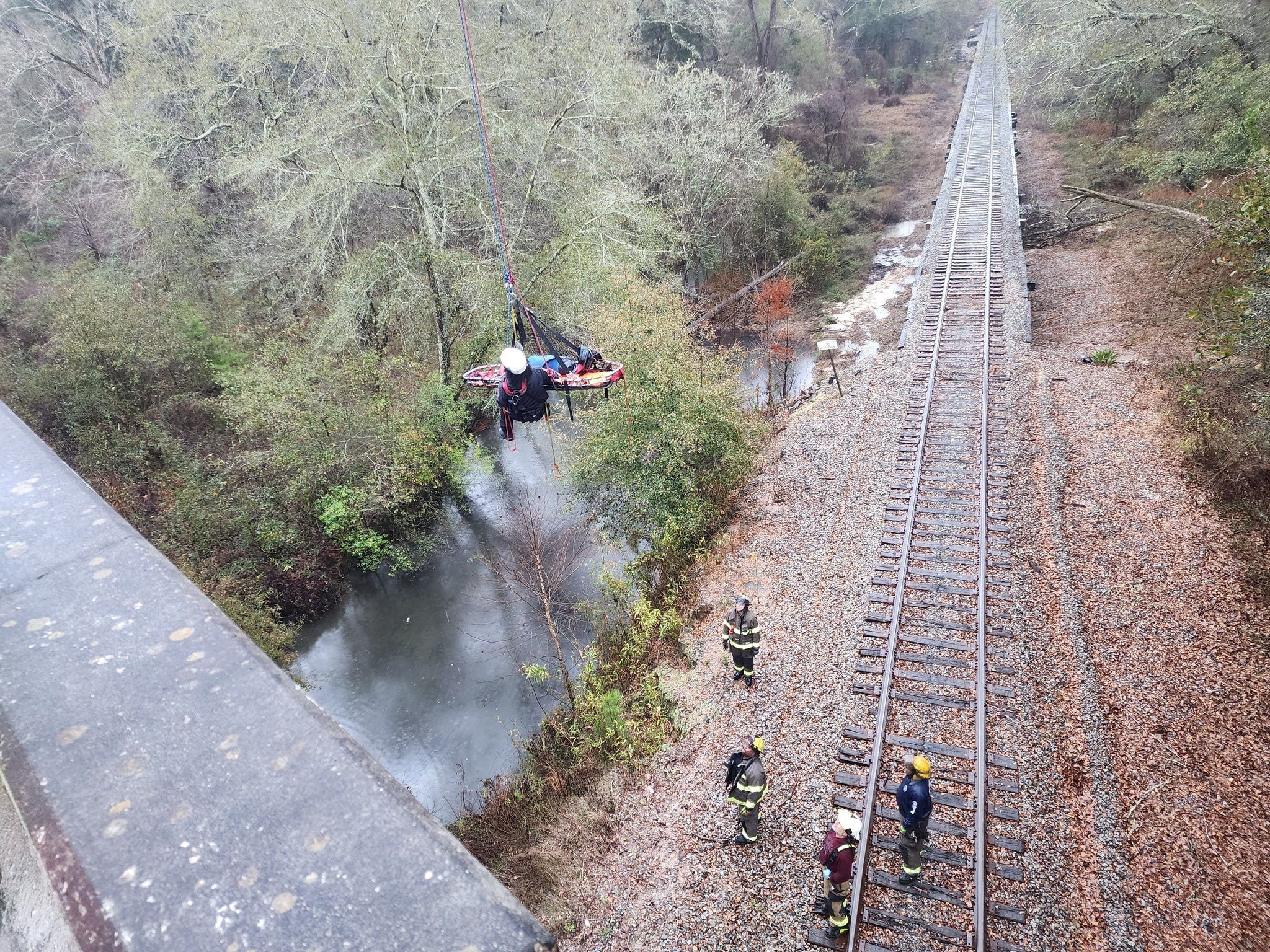 Tallahassee man in critical condition after jumping off overpass to ...