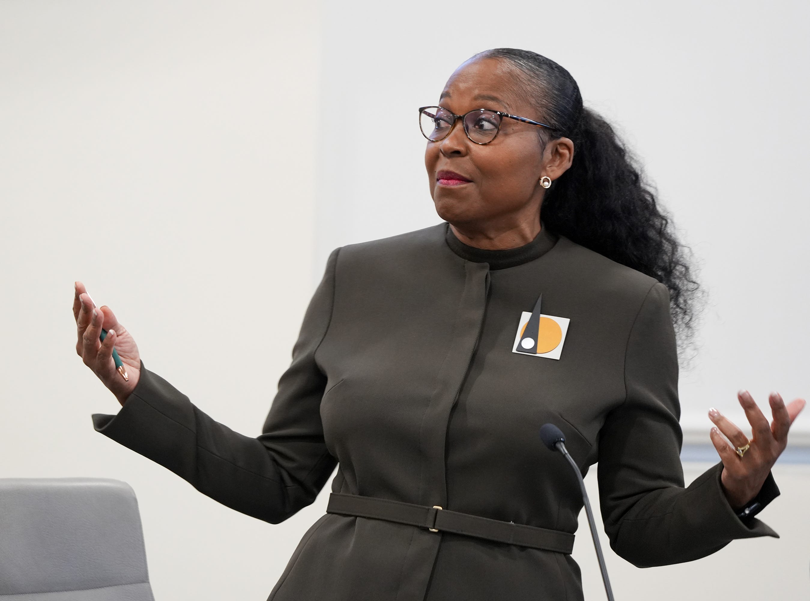 Akron Public Schools board elects new leadership in split votes